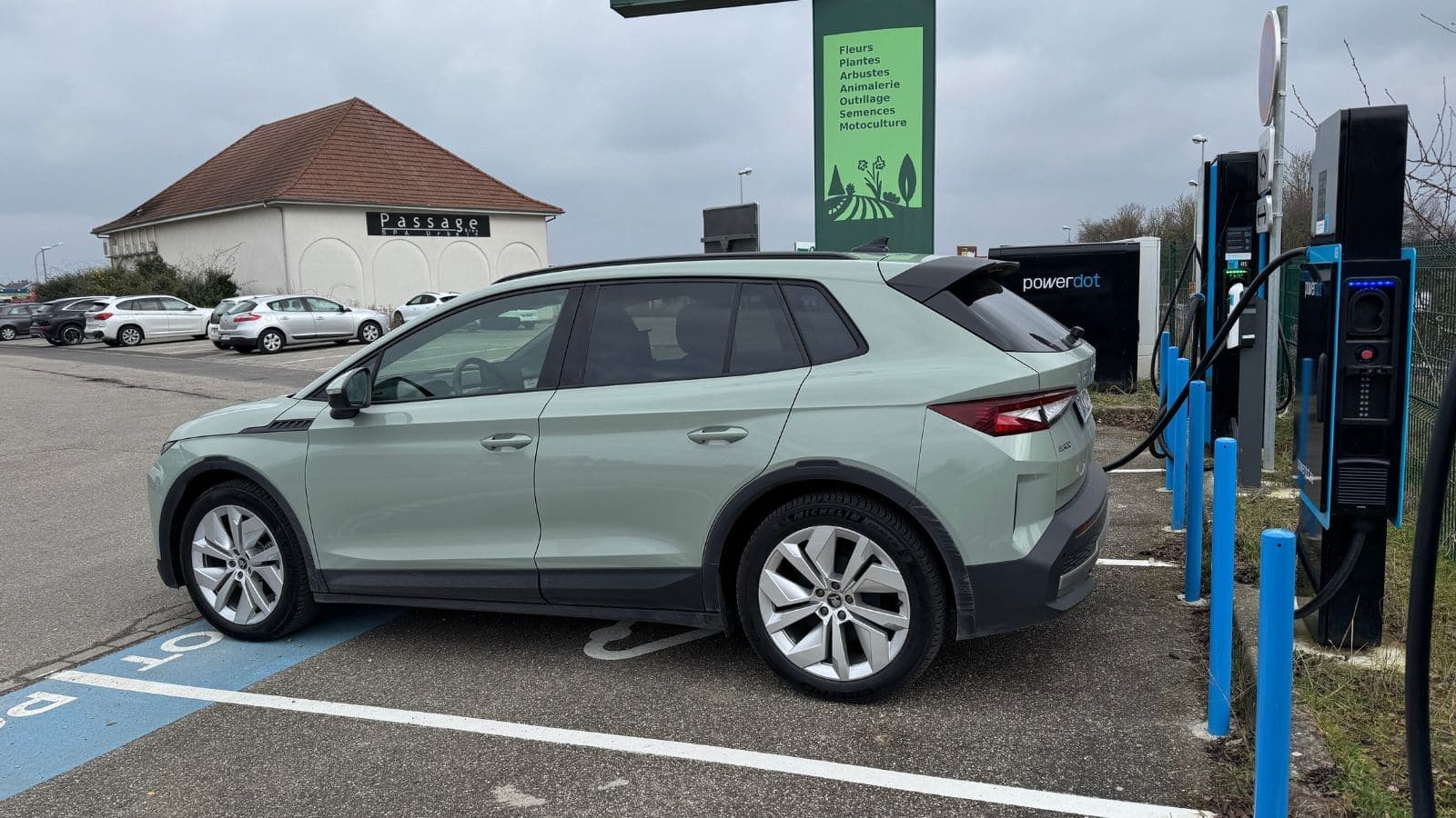Essai : Skoda Elroq 50, coup de pic sur le Renault Scenic